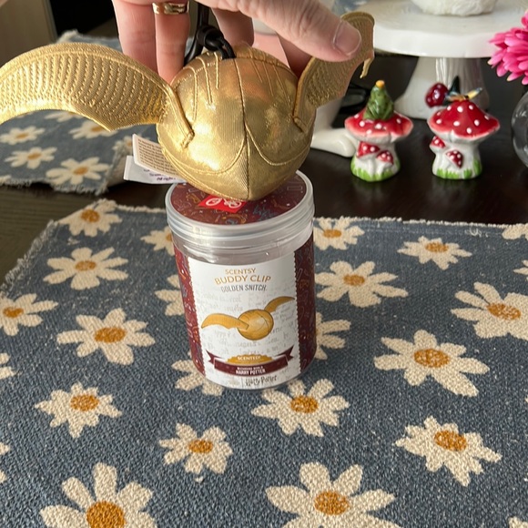 Scentsy | Accents | Scentsy Buddy Clip Golden Snitch | Poshmark